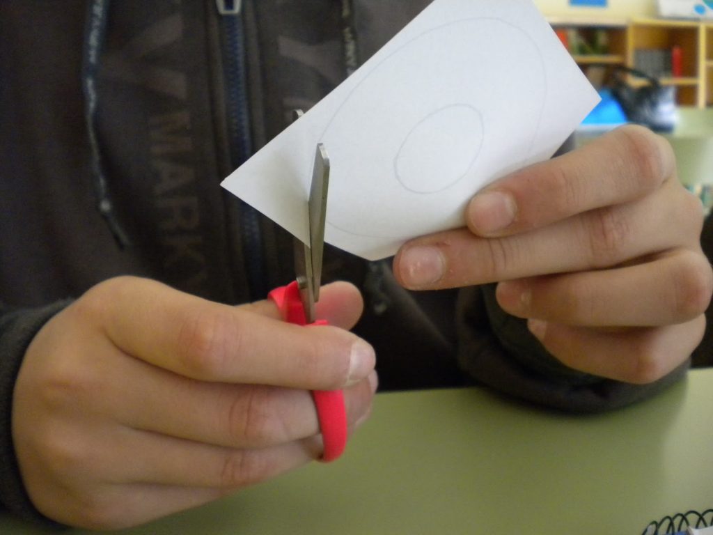 Beneficios de aprender a recortar en la escuela. Fichas para practicar ...